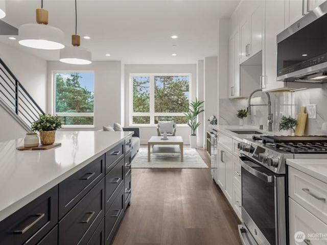 8923 th Ave NE Unit 101, Redmond, WA 98052