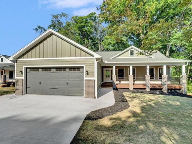 892 Crenshaw St, Pendleton, SC 29670