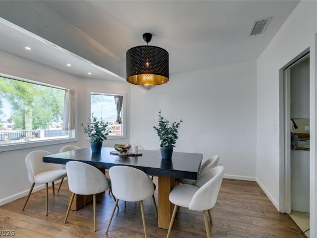 892 N Hollywood Boulevard