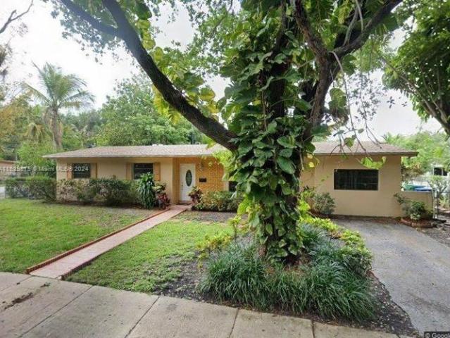 892 NE 154th St, Miami, FL 33162