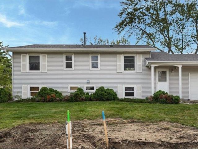 892 Redwell Ln, Apple Valley, MN 55124