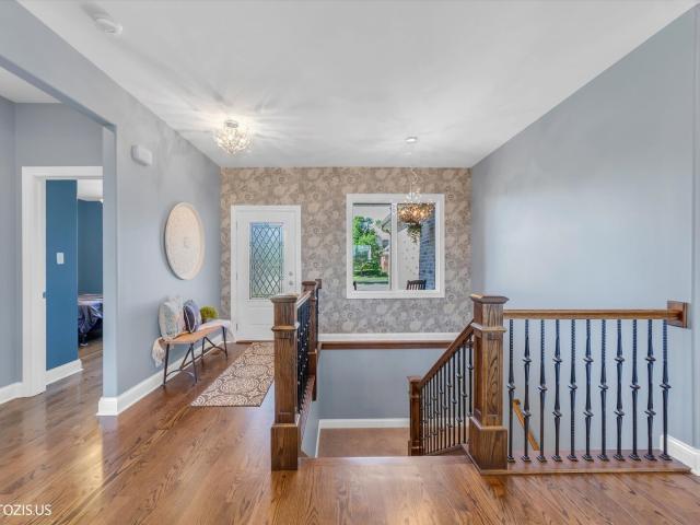 892 W Woodlawn Road