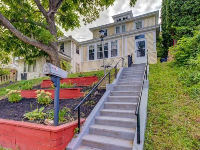 892 Warren Street