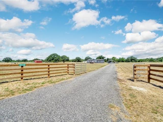 8938 Old Highway Rd, Calvert, TX 77837