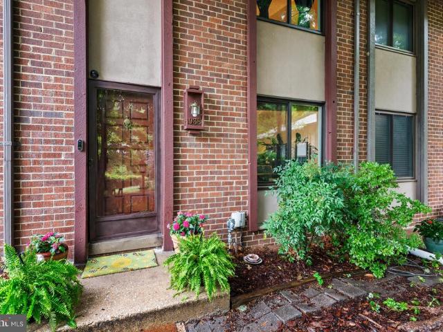 8938 Footed Ridge