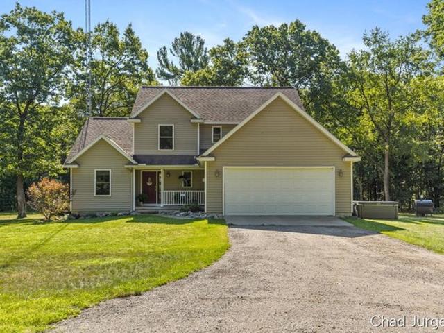 8938 S Big Pine Trail St, Newaygo, MI 49337