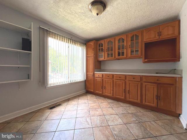 8939 Footed Ridge