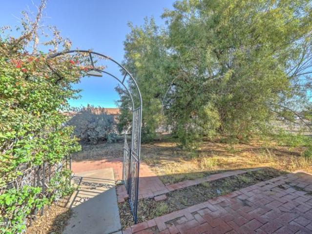 8939 W Echo Ln, Peoria, AZ 85345