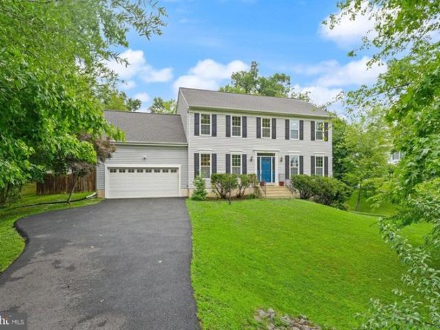 8930 Jameson St, Lorton, VA 22079