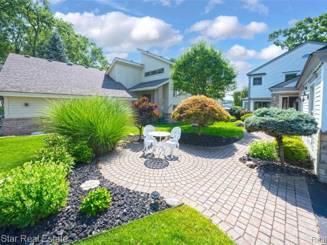 8931 Edgewood Park Drive