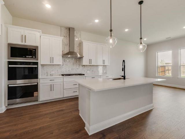 8932 Hyacinth Lane