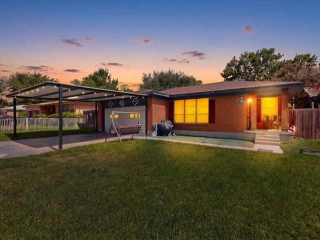 8933 Jennie Lee Ln, Dallas, TX 75227