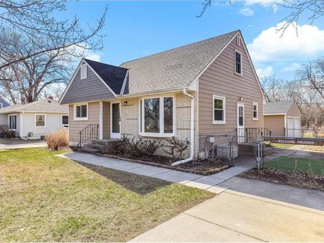 8933 Wally Dr, Golden Valley, MN 55427
