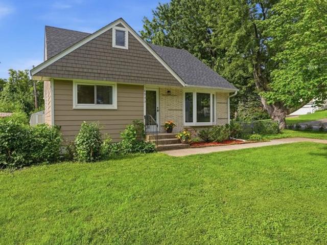 8933 Wally Dr, Golden Valley, MN 55427