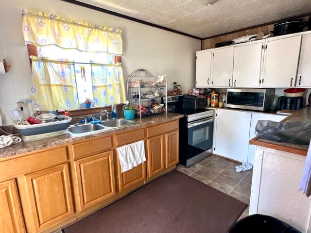 893 Scanlon Avenue