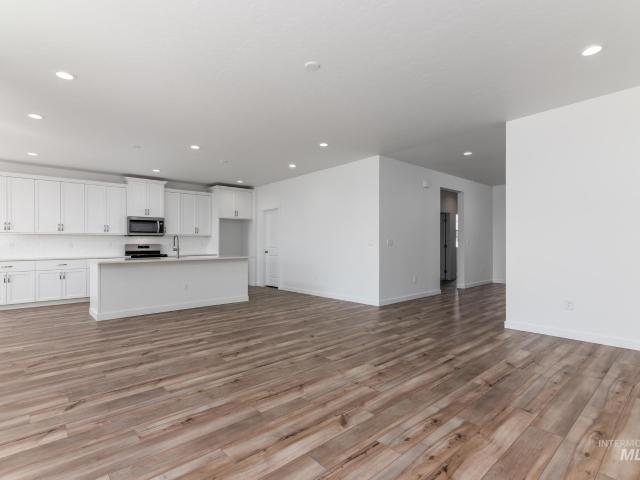 893 W Bay St
