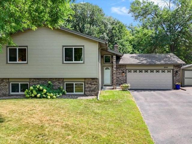 8944 Darnel Rd, Eden Prairie, MN 55347