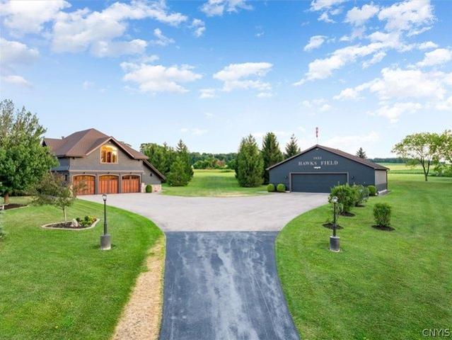 8944 Tibbitts Rd, New Hartford, NY 13413