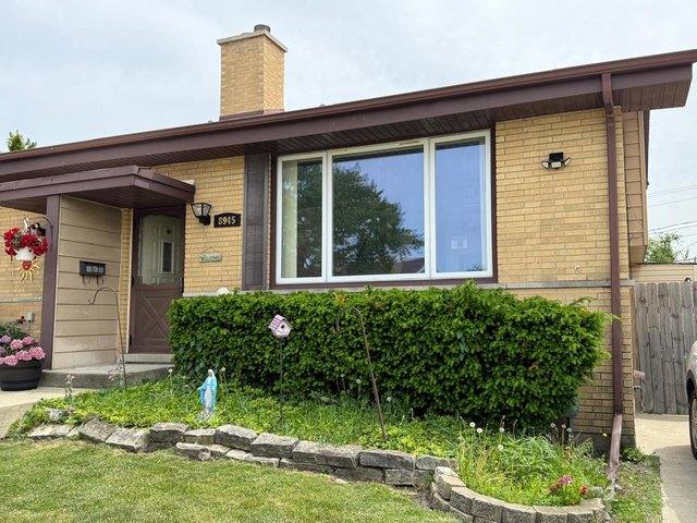8945 N Lyons St, Des Plaines, IL 60016