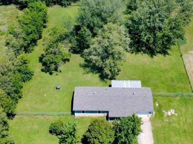 8945 Glendale Cir, Manhattan, KS 66502