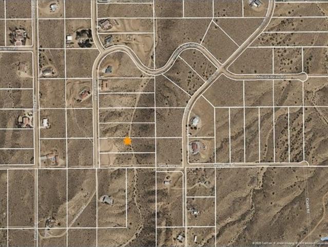 8945 Loma Vista Rd, Apple Valley, CA 92308