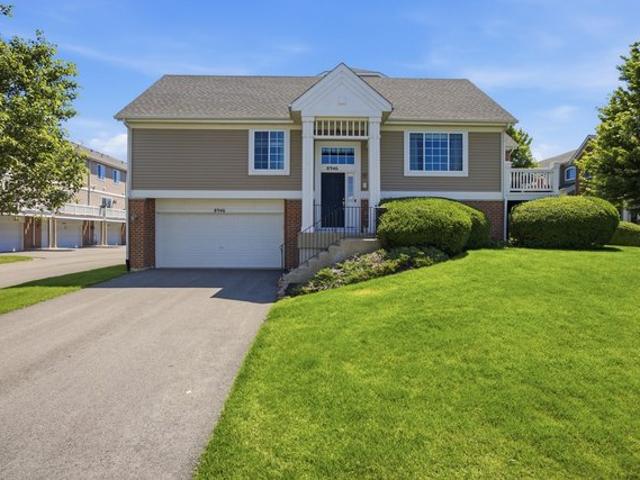 8946 Disbrow St, Huntley, IL 60142