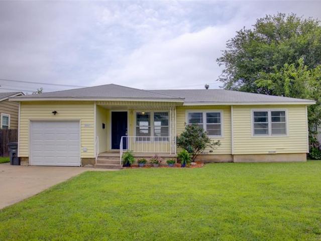 8947 E Oklahoma Pl, Tulsa, OK 74115