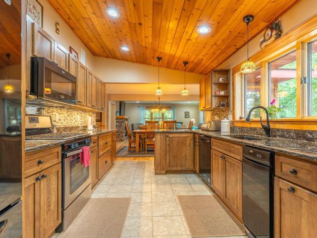 8947 E Wakemup Village Road