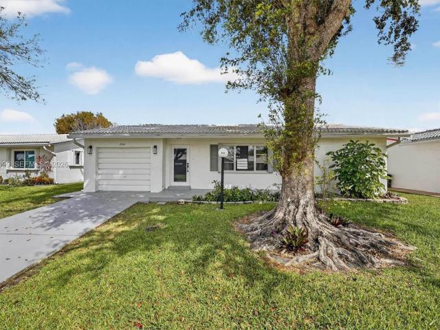 8941 NW 13th St, Plantation, FL 33322 | MLS #A11979 | Compass