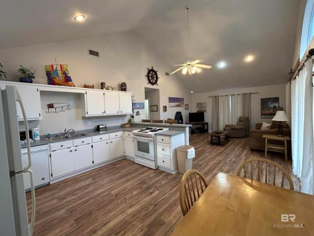 8941 Bonita Lane