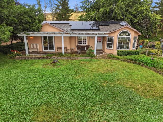 8942 Foothill Road