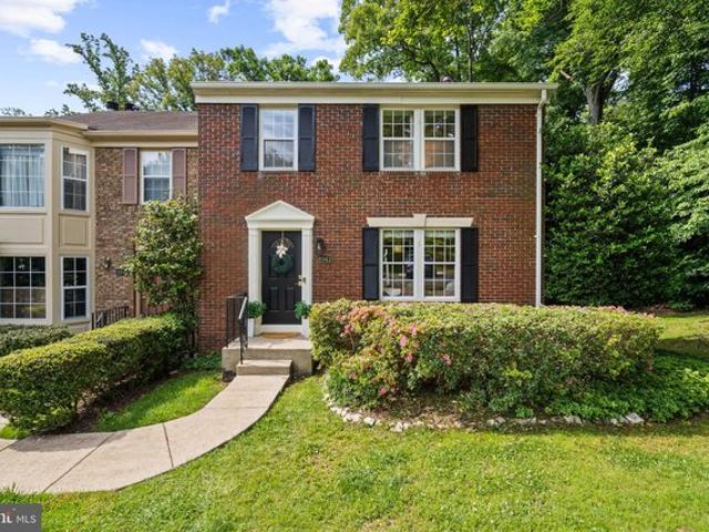 8943 Park Forest Dr, Springfield, VA 22152