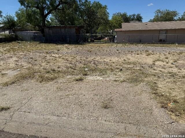 894 Concho St