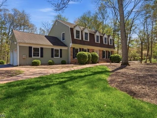 894 Ardsley Ln, Bridgewater Twp, NJ 08807