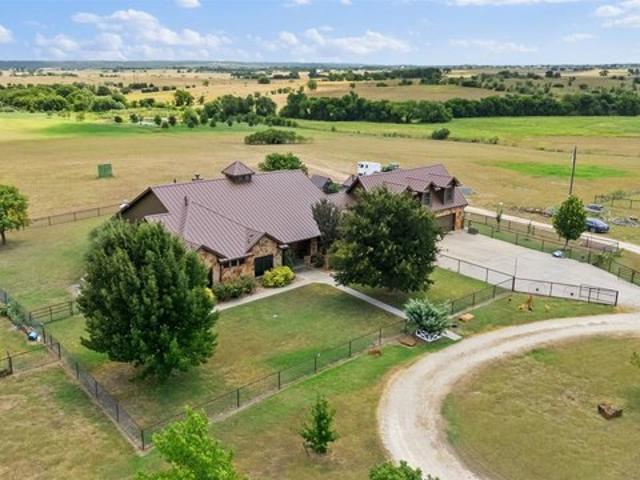 894 Blue Cut Rd N, McGregor, TX 76657