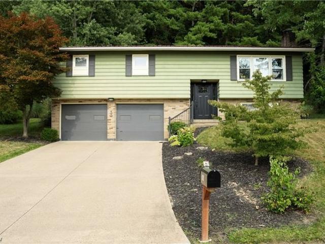 894 Green Dr, Coshocton, OH 43812