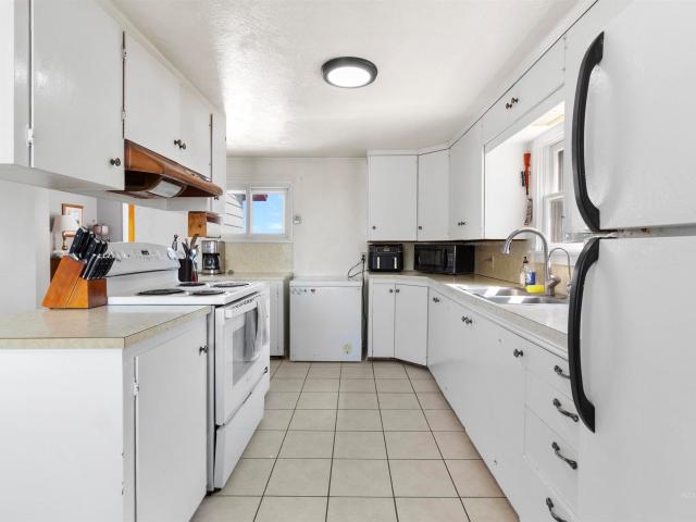 894 E 3700 N