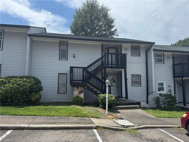 894 S Ridge Ct, Winston Salem, NC 27107