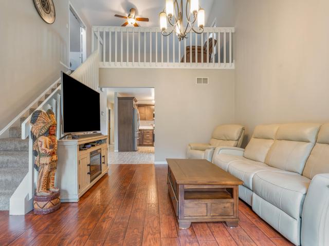 8956 Price Circle