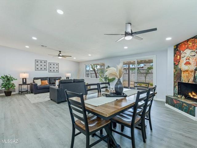 8957 E 25th St, Tucson, AZ 85710