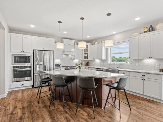 8957 Lakeside Drive