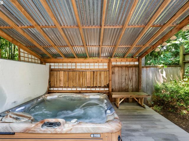 8957 sw terwilliger blvd