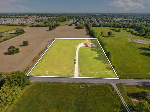 8957 W Farm Road 194