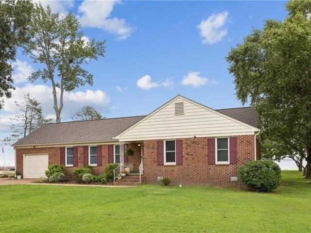 8950 Cook Dr, Hayes, VA 23072