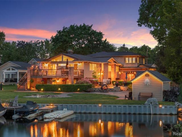 8950 Riverview