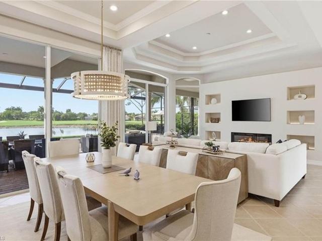 8950 Shenendoah Cir, Naples, FL 34113