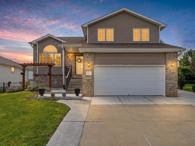 8951 Prairie Village Dr, Lincoln, NE 68507