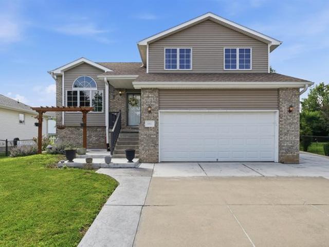 8951 Prairie Village Dr, Lincoln, NE 68507