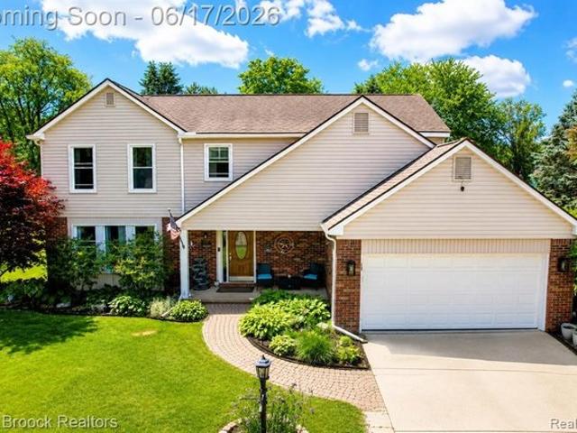 8952 Cynthia Ct, Commerce Township, MI 48382