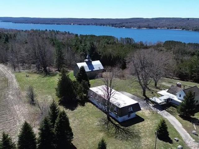 8952 Ridge Rd, East Jordan, MI 49727